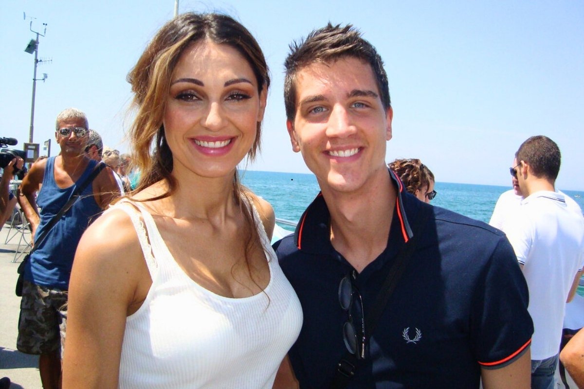 Anna Tatangelo: Età, Marito, Figli, Altezza, Peso E Patrimonio » Area C ...